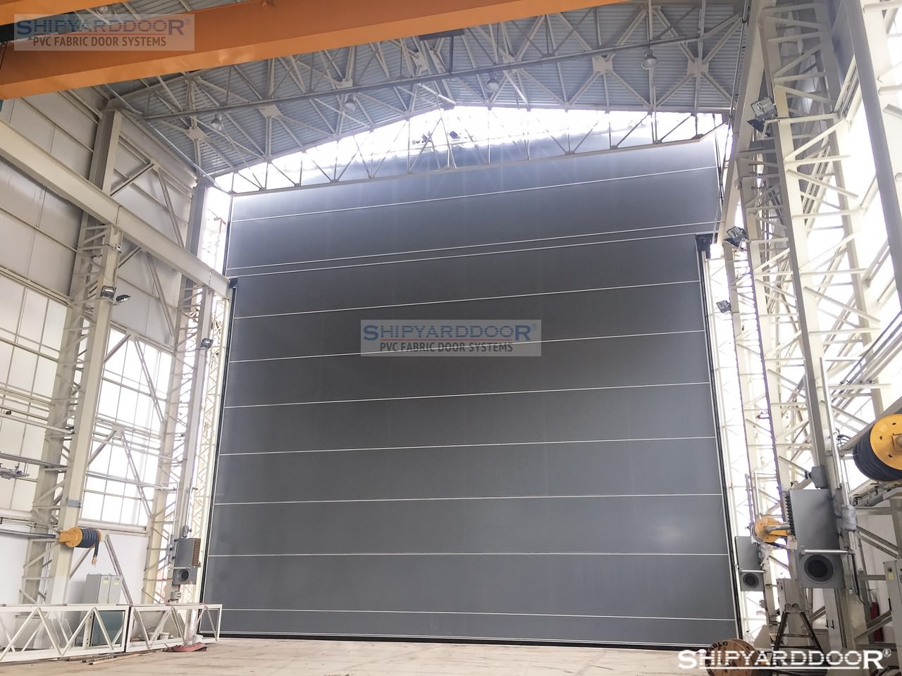 Crane hangar door 2 - HANGAR DOOR
